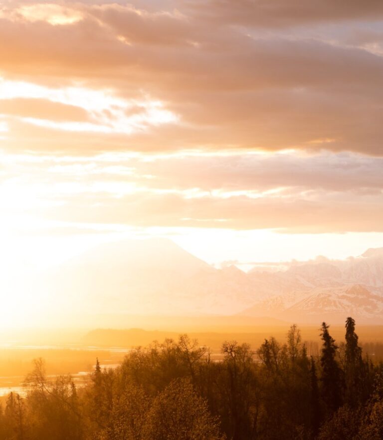 Alaska in September [Weather, Outfits, Things to Do, Local Tips]