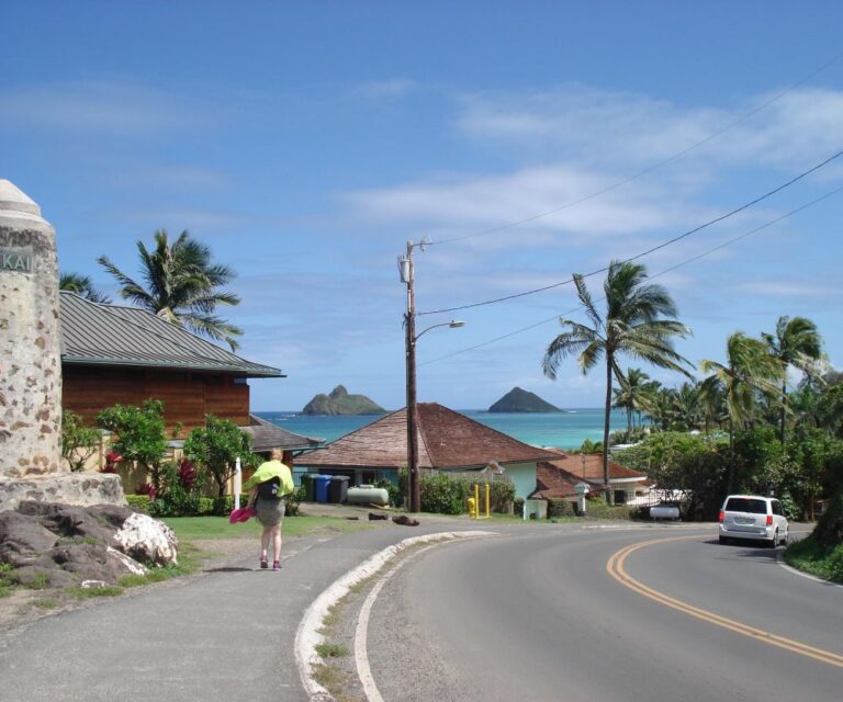 Lanikai Beach, Oahu [10 VISITING TIPS FROM A LOCAL]